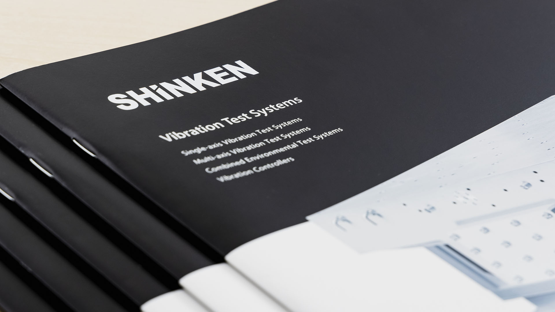 製造現場の空気感が伝わってくる、カタログデザイン | Get Up & Design Inc.